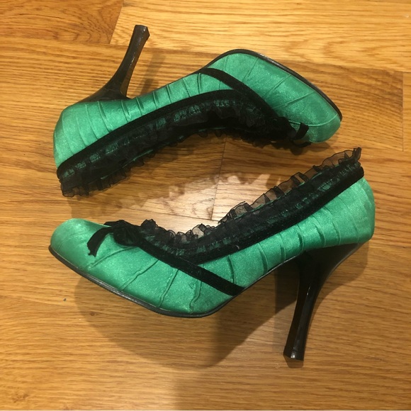 Delicious | Shoes | Wild Diva Satiny Green Velvet Black Pleated Ruffle ...